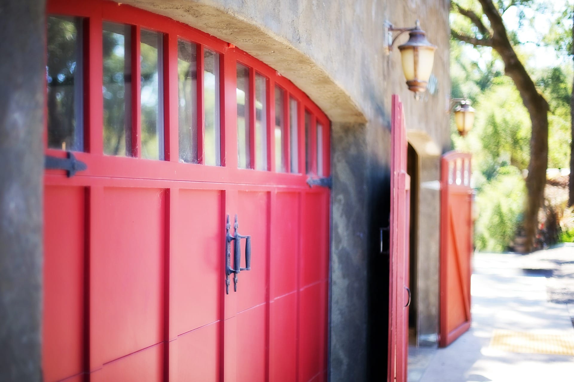 4 Things to Consider When Adding Windows to Your Garage Doors ...