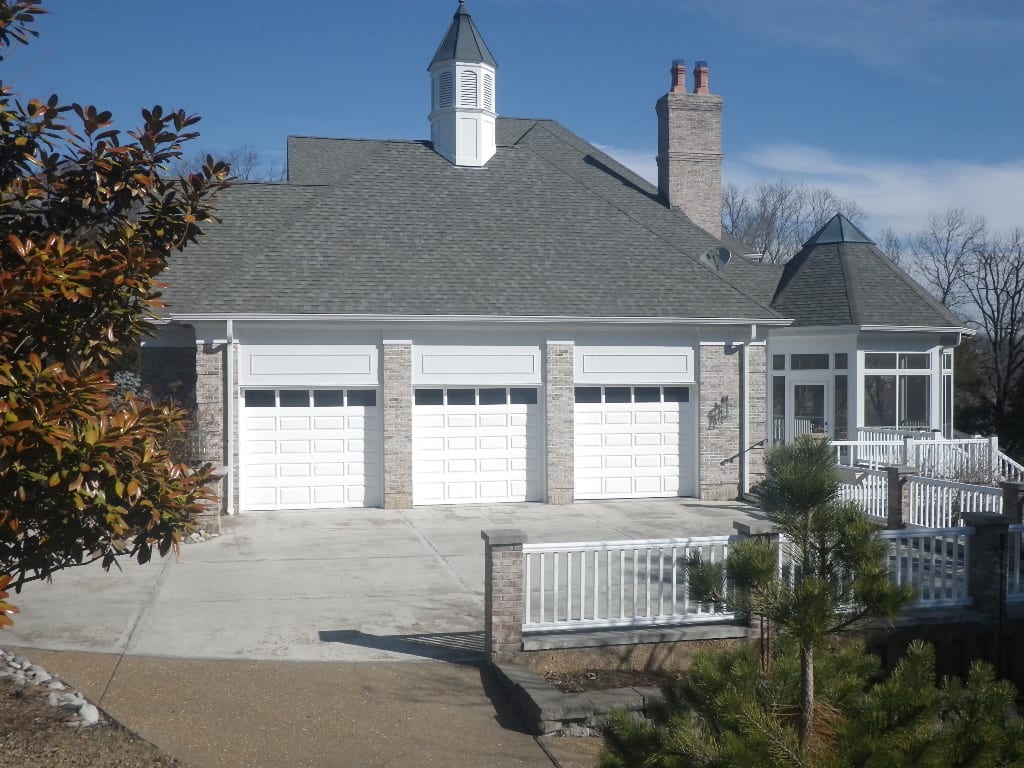 4 Things to Consider When Adding Windows to Your Garage Doors